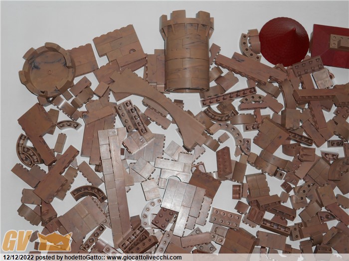 Mercatino: Plastic City Castello Medioevo Italocremona Historic Exin ...